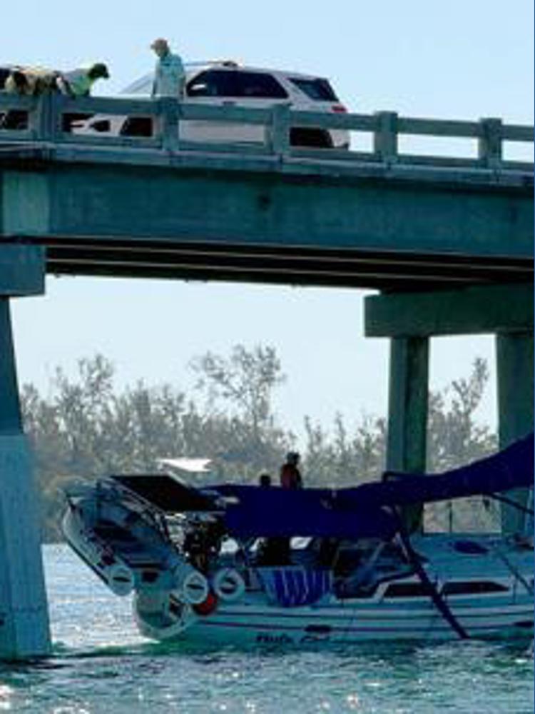 Sailboat crashes into Longboat Pass Bridge | wtsp.com