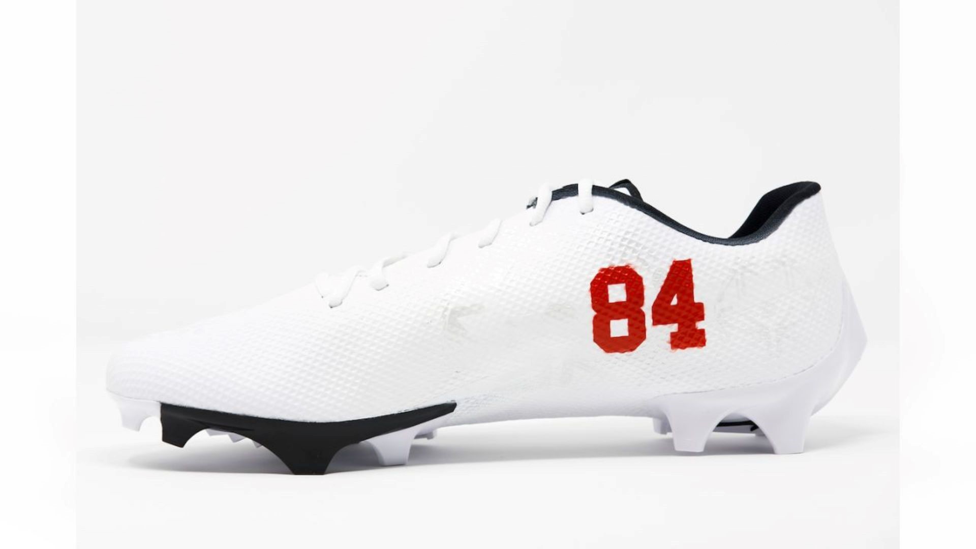 Tampa Bay Buccaneers raise money for charity with custom cleats | wtsp.com