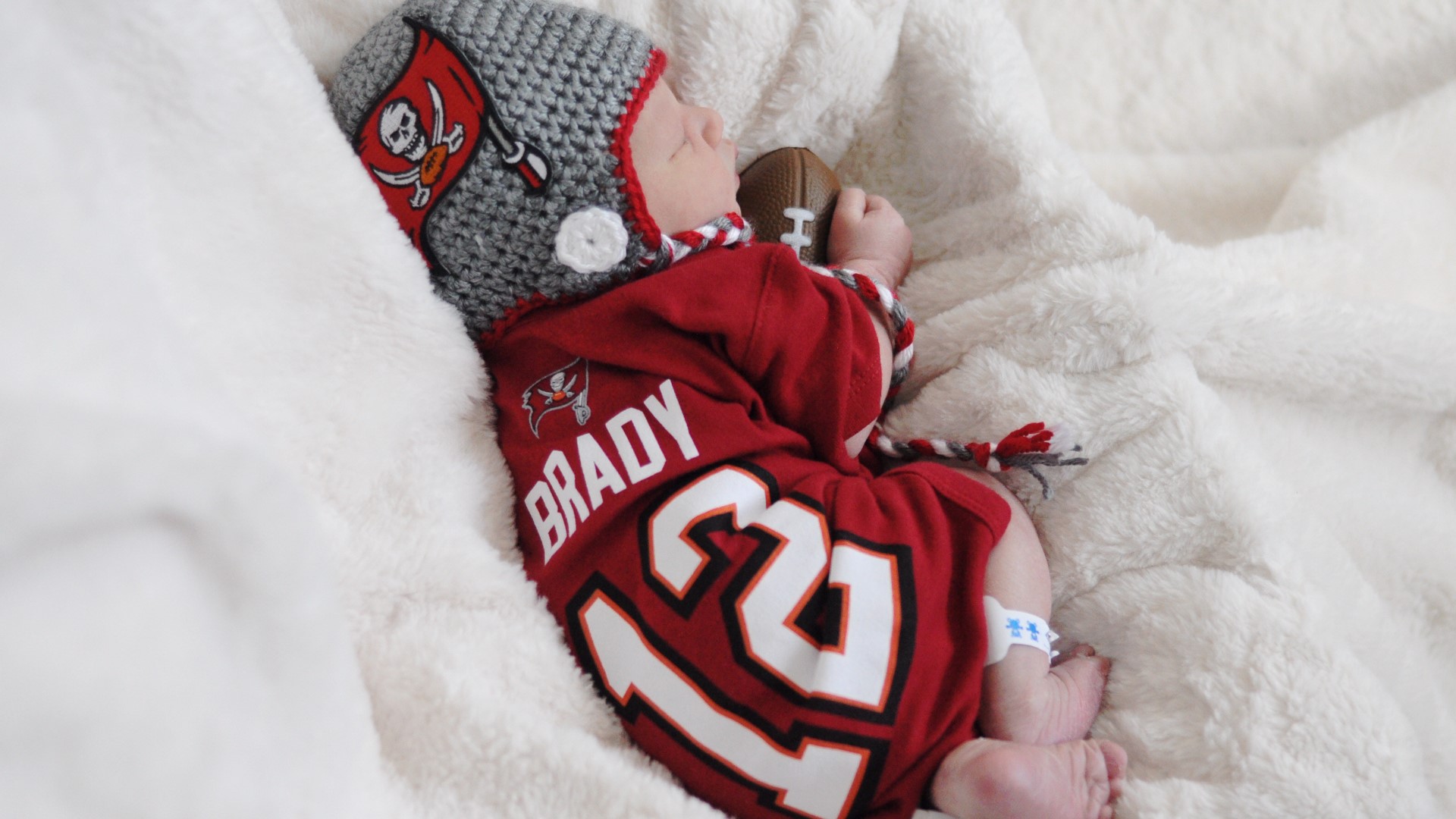 Tampa Bay Buccaneers introduce Bucs babies on NFL Draft Day 2022 | wtsp.com