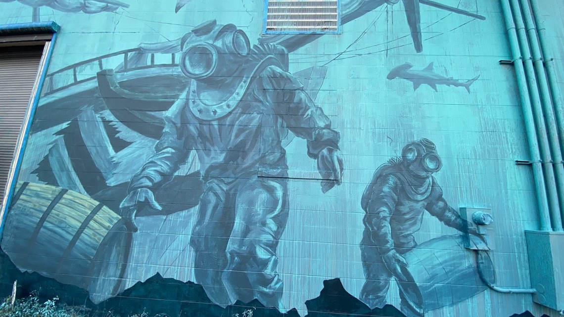 St. Pete high school students paint mural for local distillery | wtsp.com