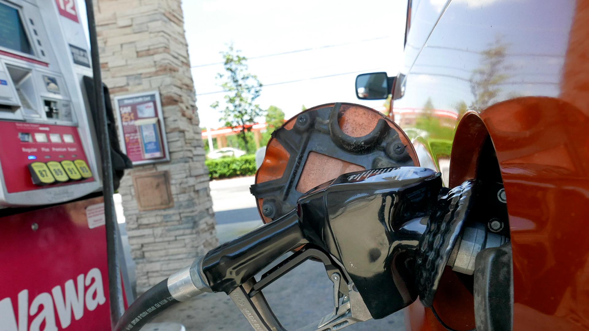 Tampa gas prices rise 15 cents from last week | wtsp.com
