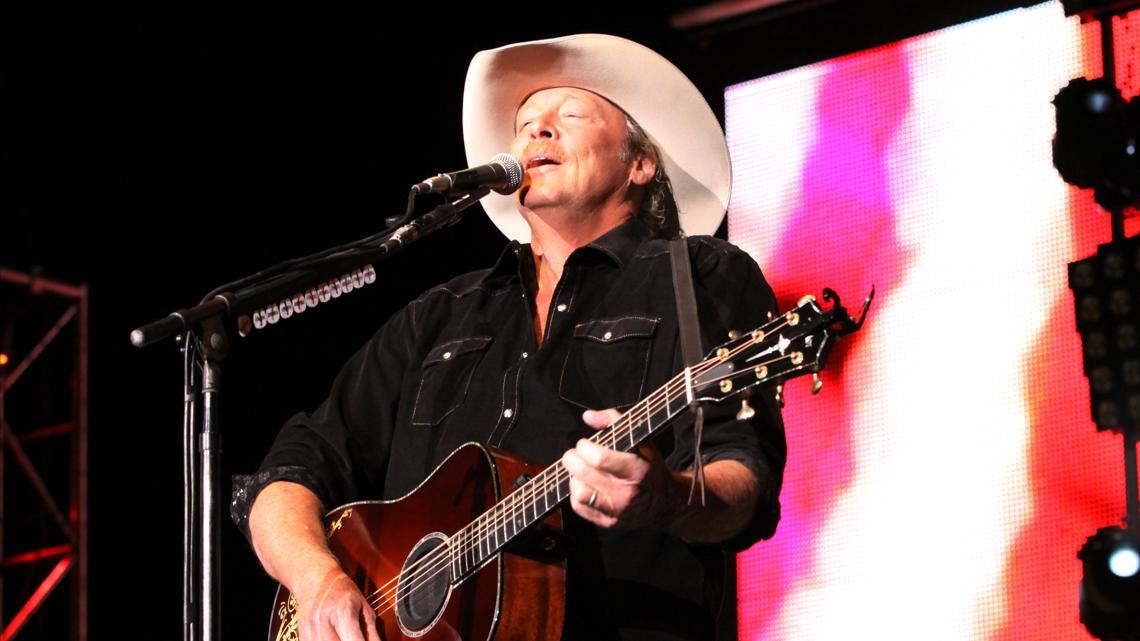 Alan Jackson performing in Tampa | wtsp.com