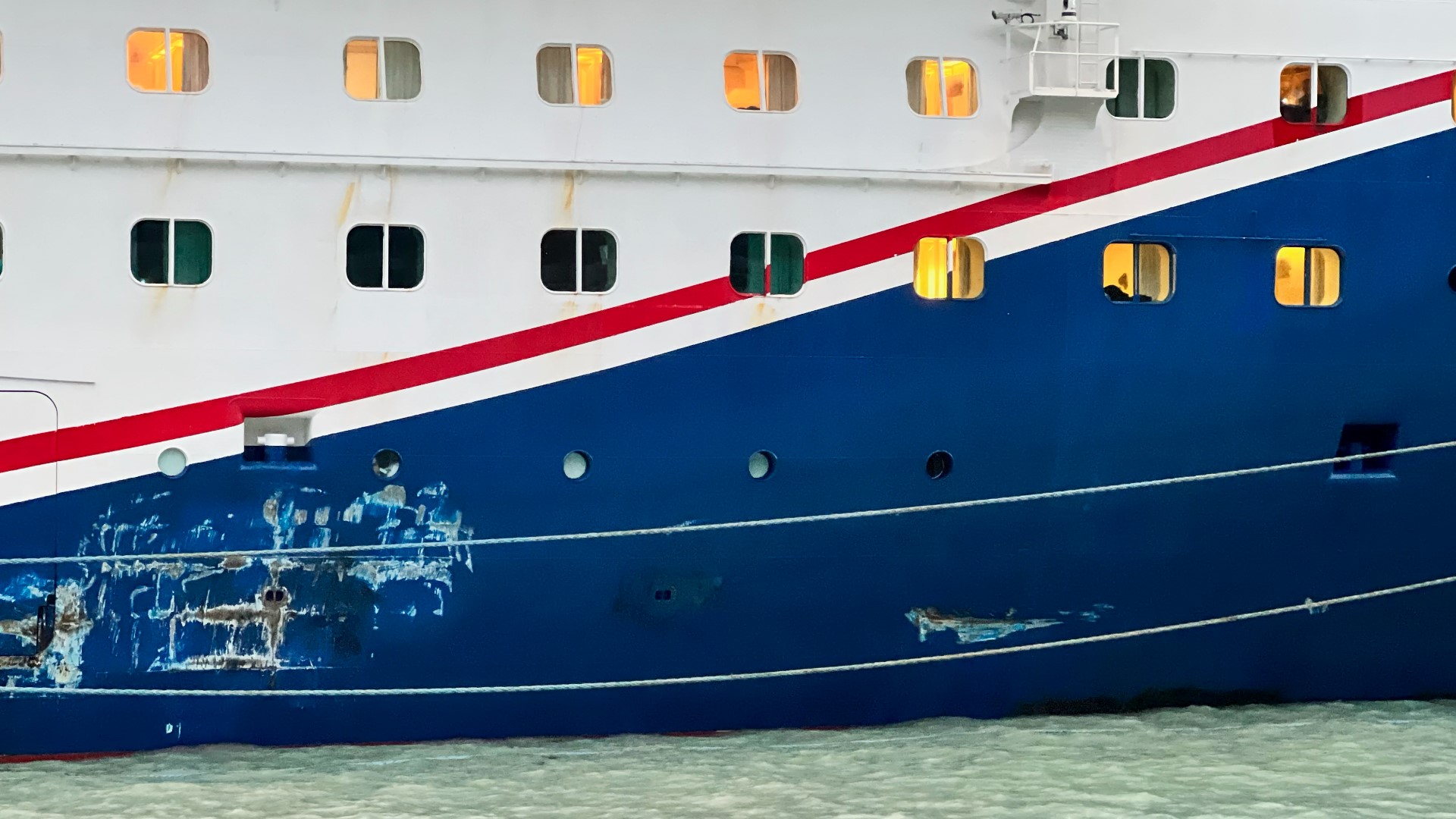 Carnival Magic cruise ship crashes into pier in Jamaica | wtsp.com