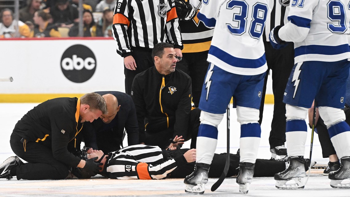 Referee taken off the ice after colliding with Lightning player | wtsp.com