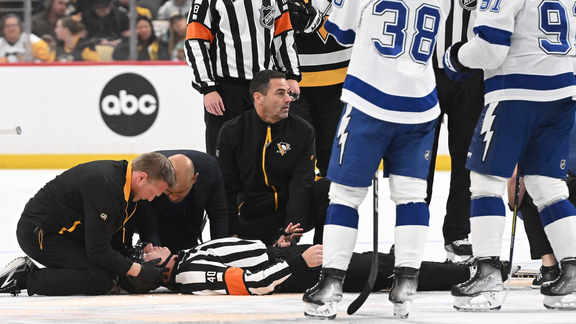 Referee taken off the ice after colliding with Lightning player | wtsp.com