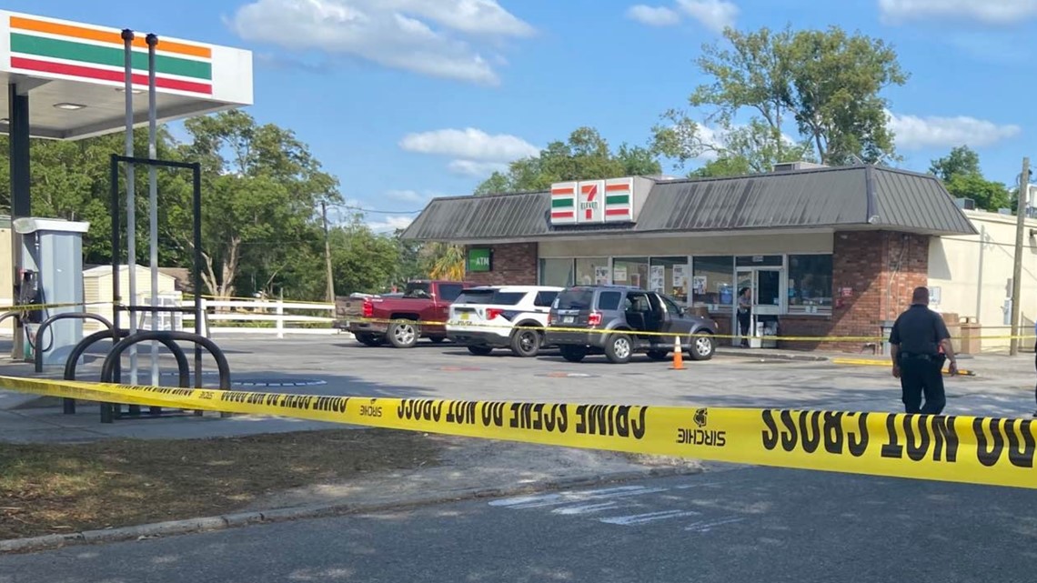 Officials: 3 people hurt in Florida gas station shooting | wtsp.com