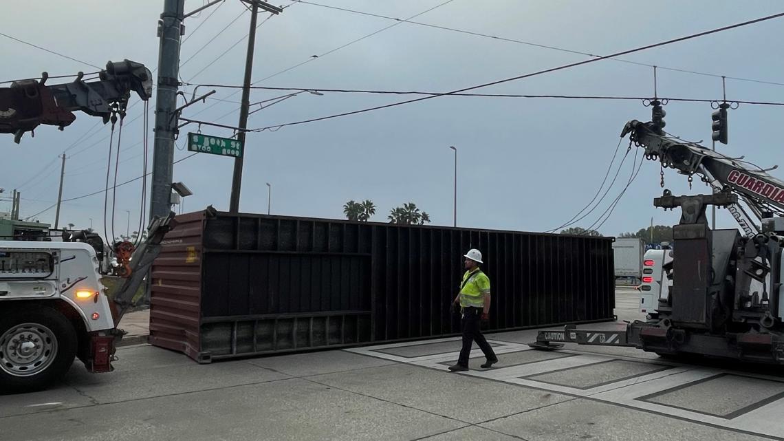 Shipping container falls off truck, takes out traffic light in ...