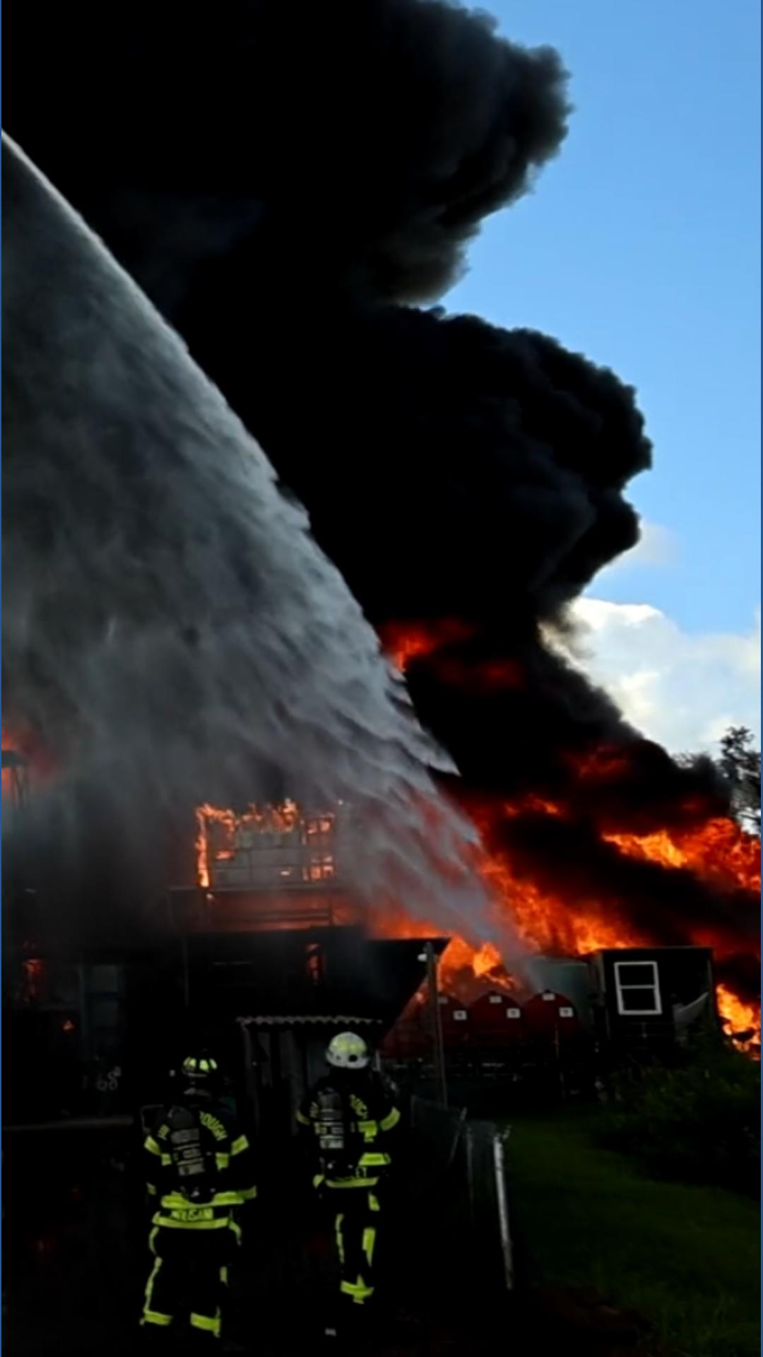 Scrapyard fire sends black smoke into air in Tampa | wtsp.com