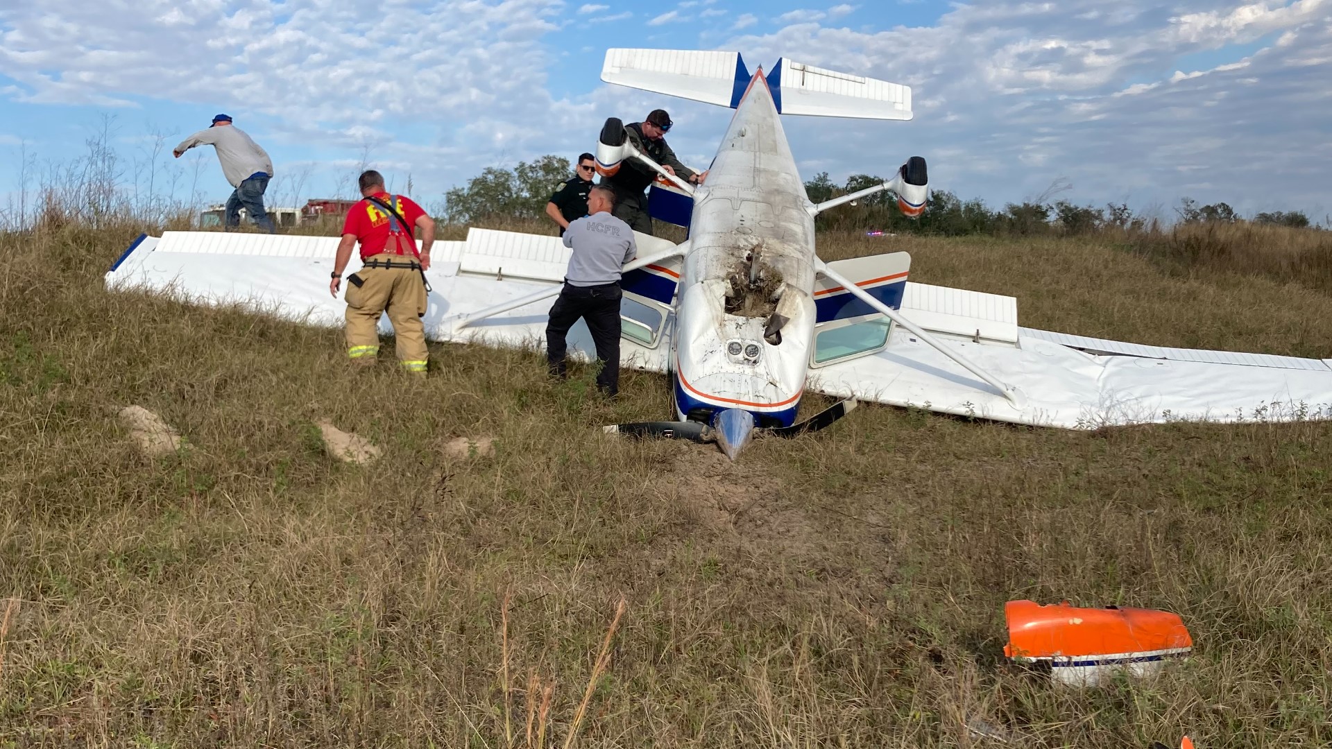 Pilot left with injuries after plane overturns in Brooksville | wtsp.com