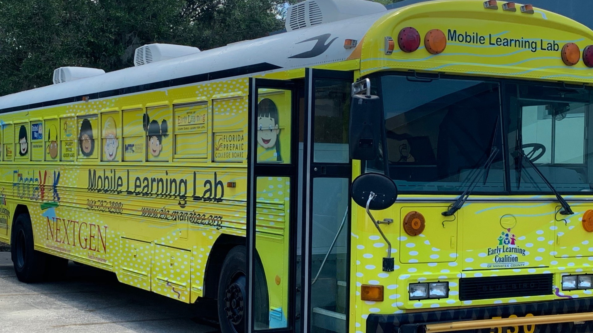 ELC-Manatee debuts Mobile Learning Lab for students | wtsp.com