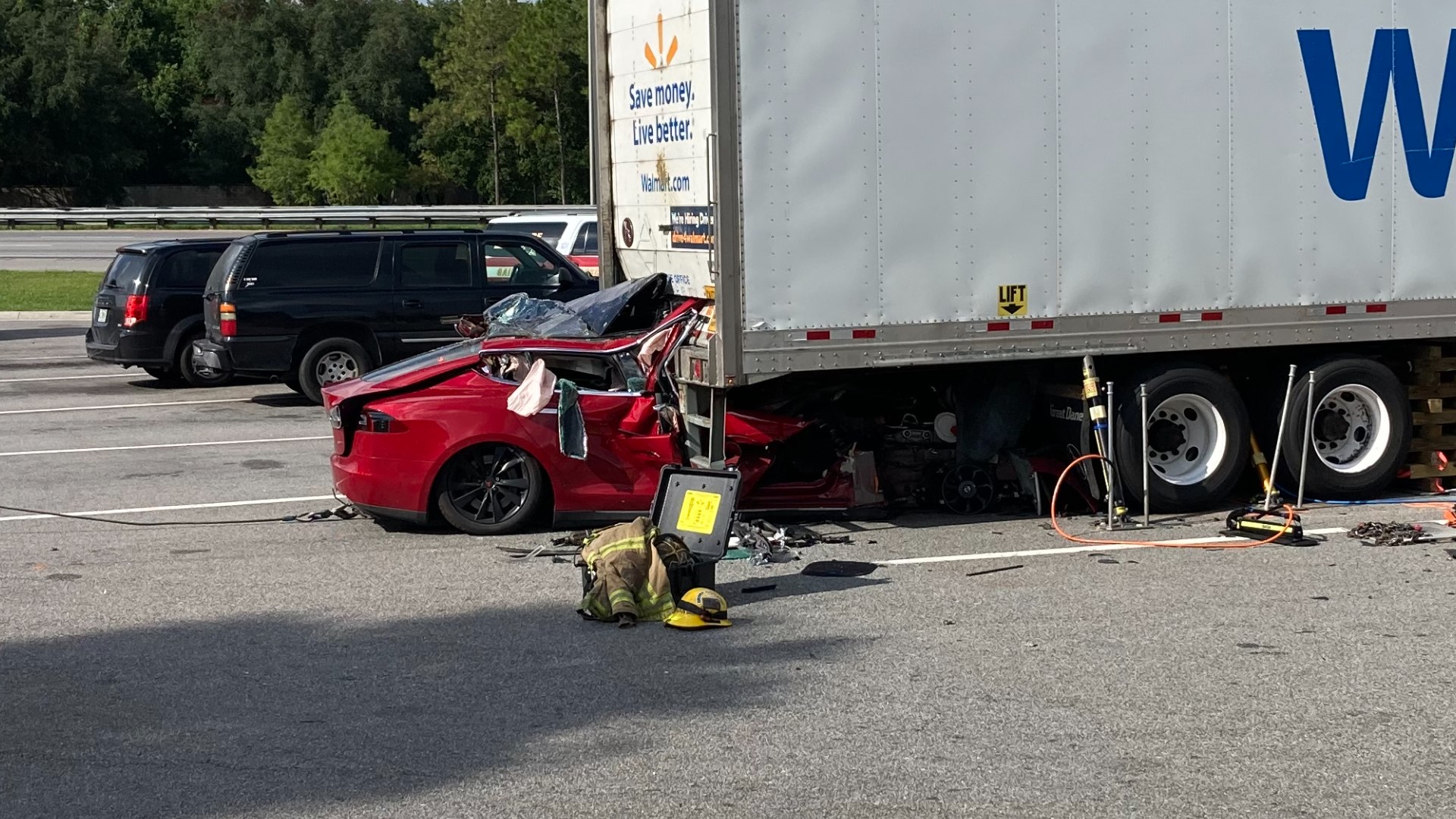 California couple killed in Tesla, semi-truck crash on I-75 | wtsp.com