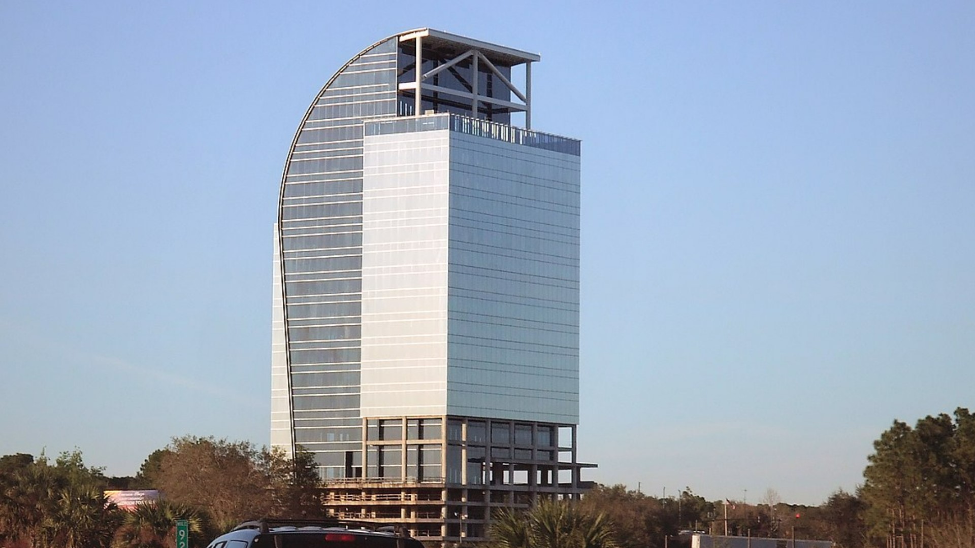 Hurricane Ian lightly damages Orlando's "I-4 Eyesore" | wtsp.com