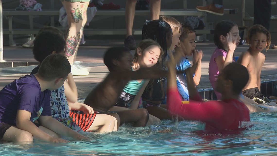 Olympic gold medalist organizes swim lessons for children | wtsp.com
