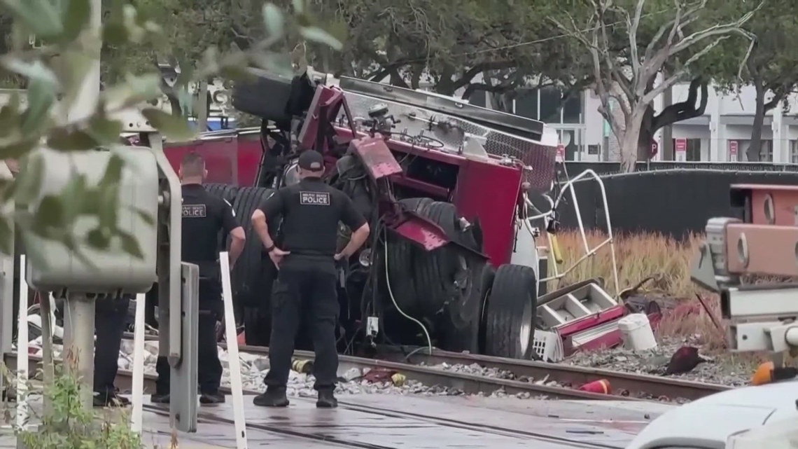 15 hurt in Florida when train hits fire truck that drove onto tracks ...