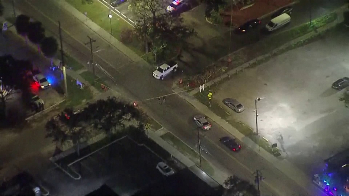 S. Howard Ave temporarily shut down after deadly pedestrian crash | wtsp.com