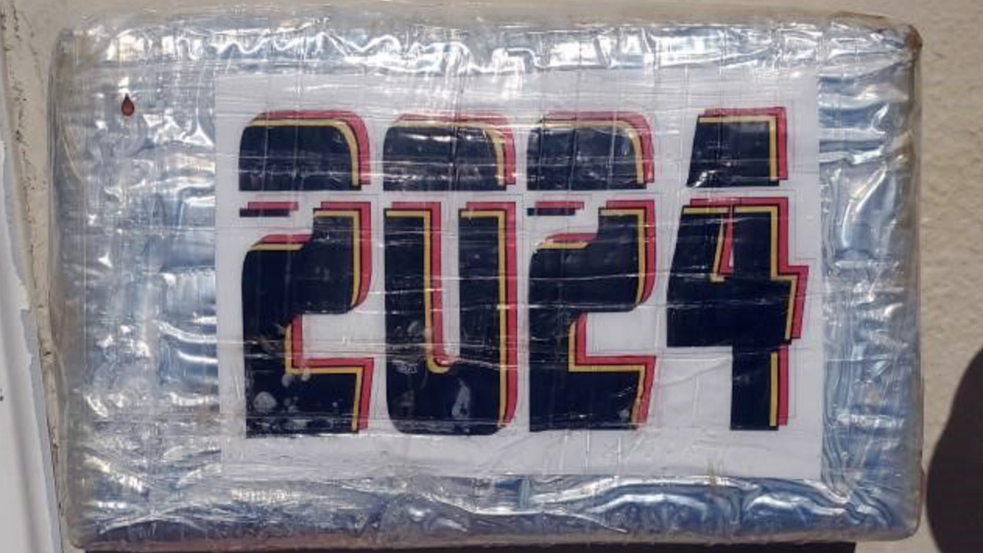 Snorkelers find a brick of cocaine in the Keys: deputies | wtsp.com