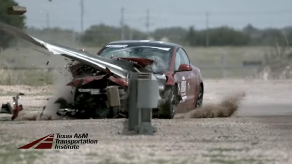 VIDEO: Electric vehicle breaks through 'robust' guardrail system | wtsp.com