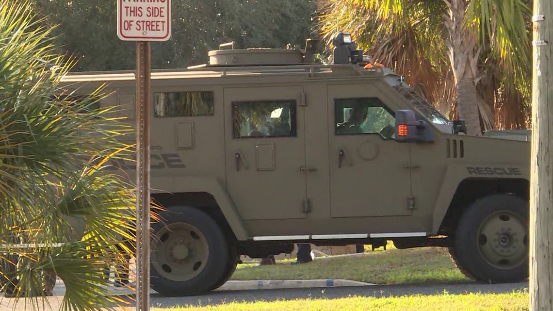 St. Pete police: Man barricades self inside home, gets arrested | wtsp.com