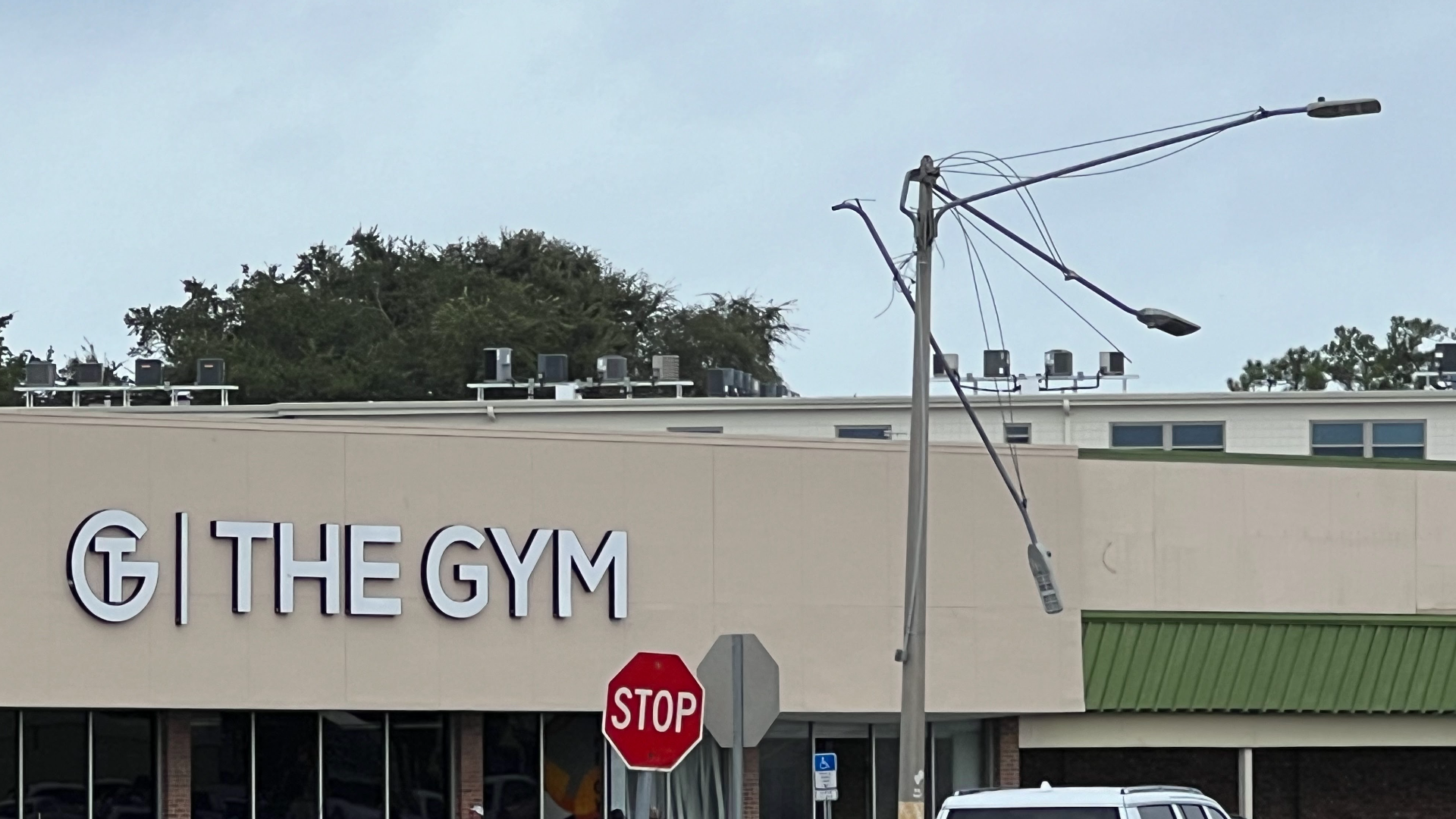 Dunedin's Causeway Plaza damaged by tornado, severe weather | wtsp.com