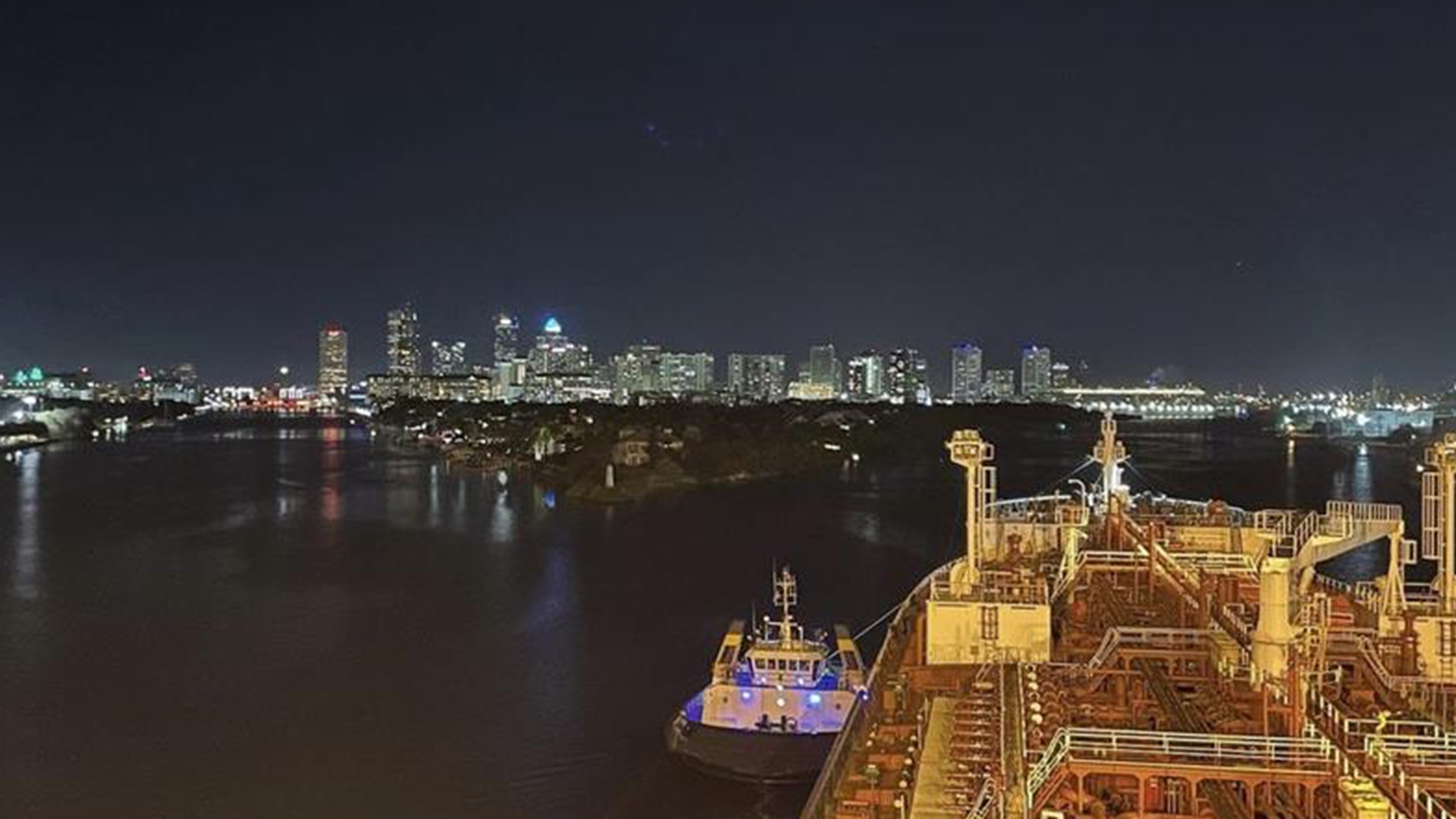 Tampa Bay harbor pilots navigate crucial shipments to the region | wtsp.com