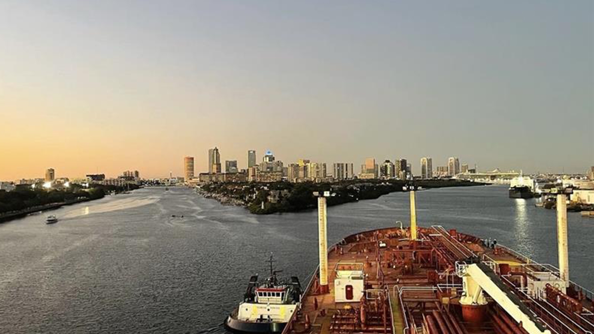 Tampa Bay harbor pilots navigate crucial shipments to the region | wtsp.com
