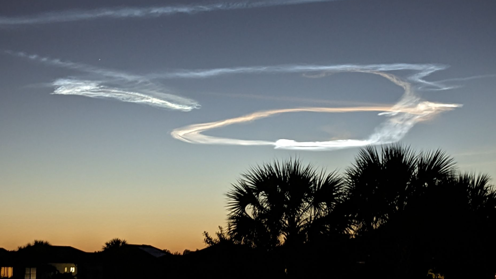 April 5 SpaceX launch is behind noctilucent clouds in the sky | wtsp.com
