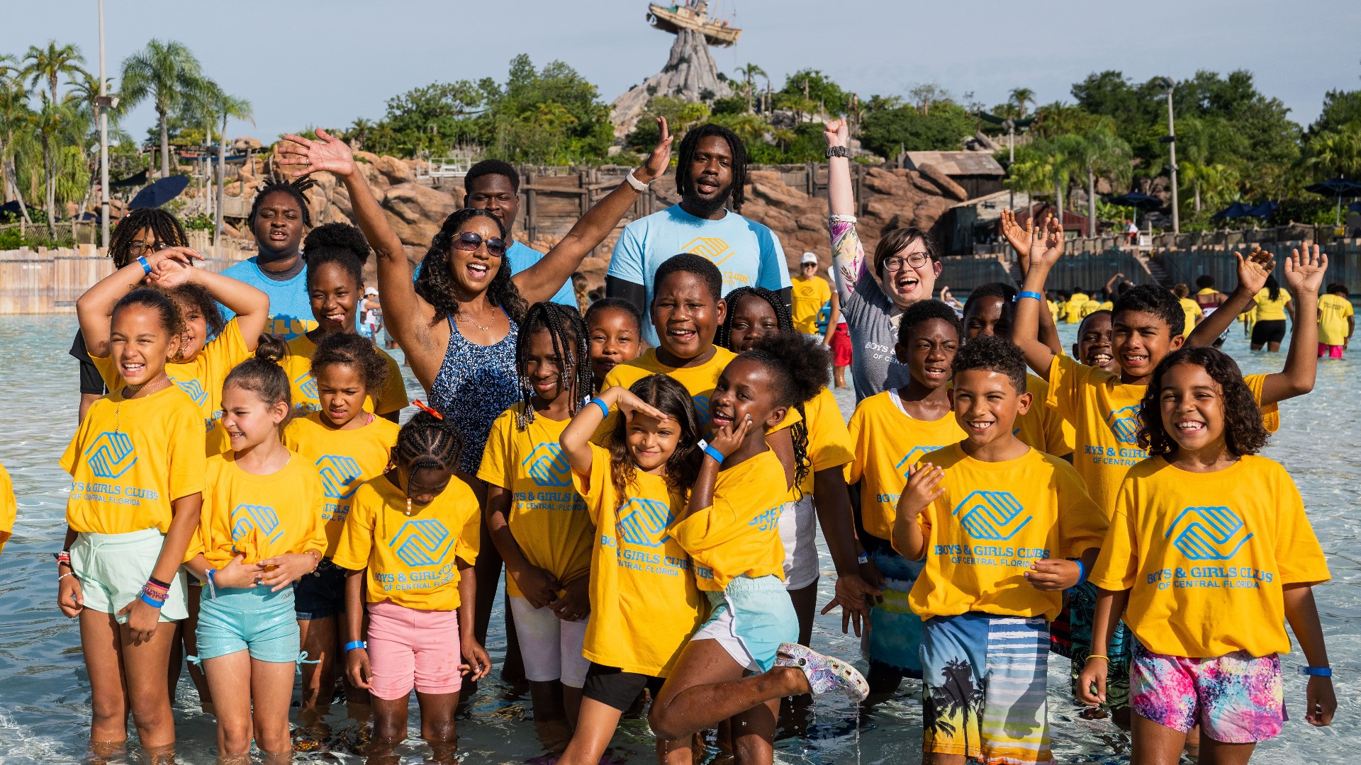 Disney hosts the 'World’s Largest Swimming Lesson' | wtsp.com