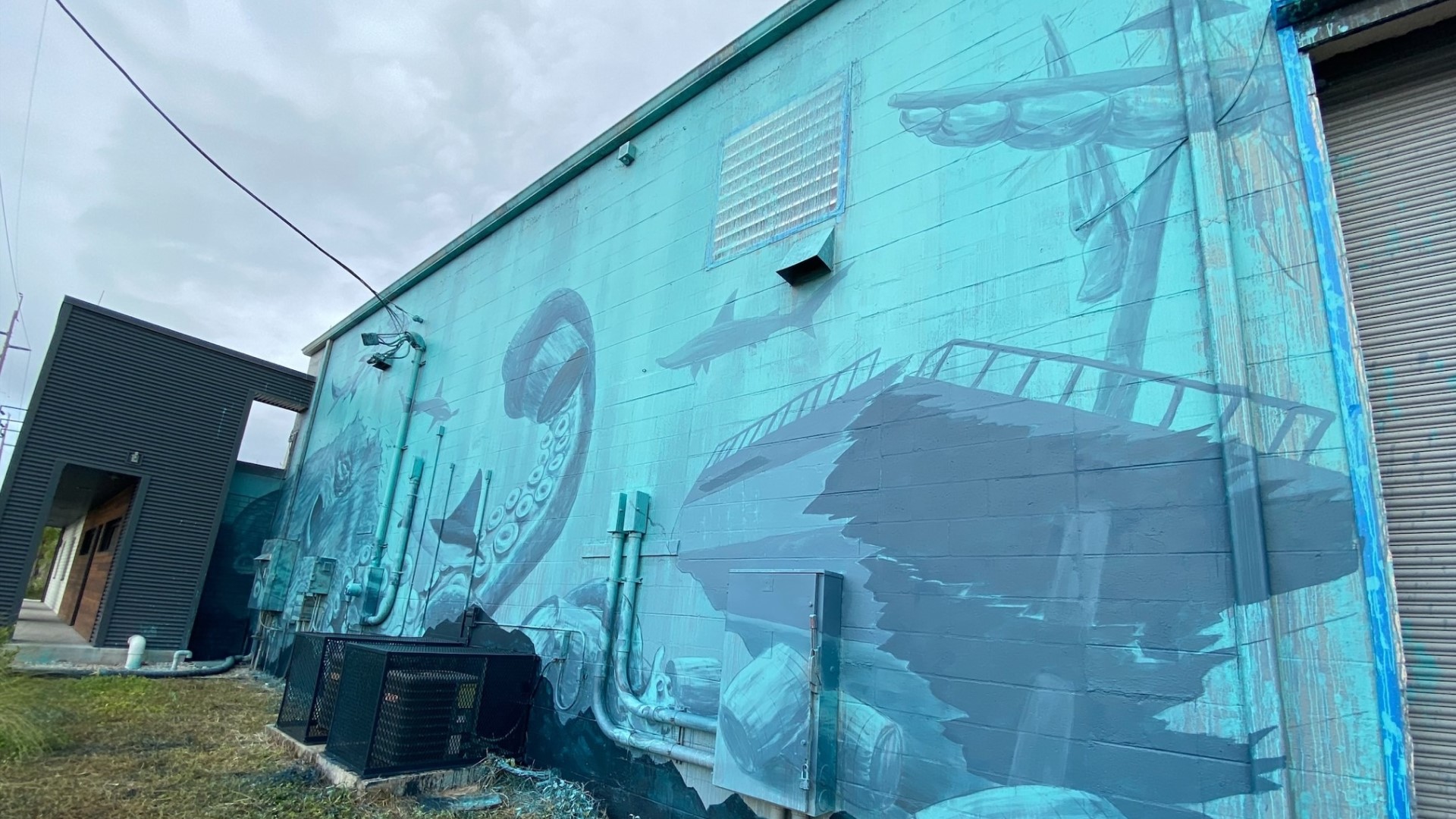 High school students paint mural for St. Petersburg Distillery | wtsp.com