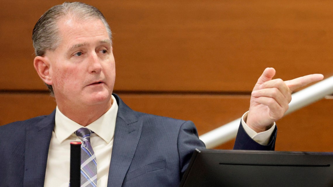 Off-duty officer testifies in trial of the Parkland deputy | wtsp.com