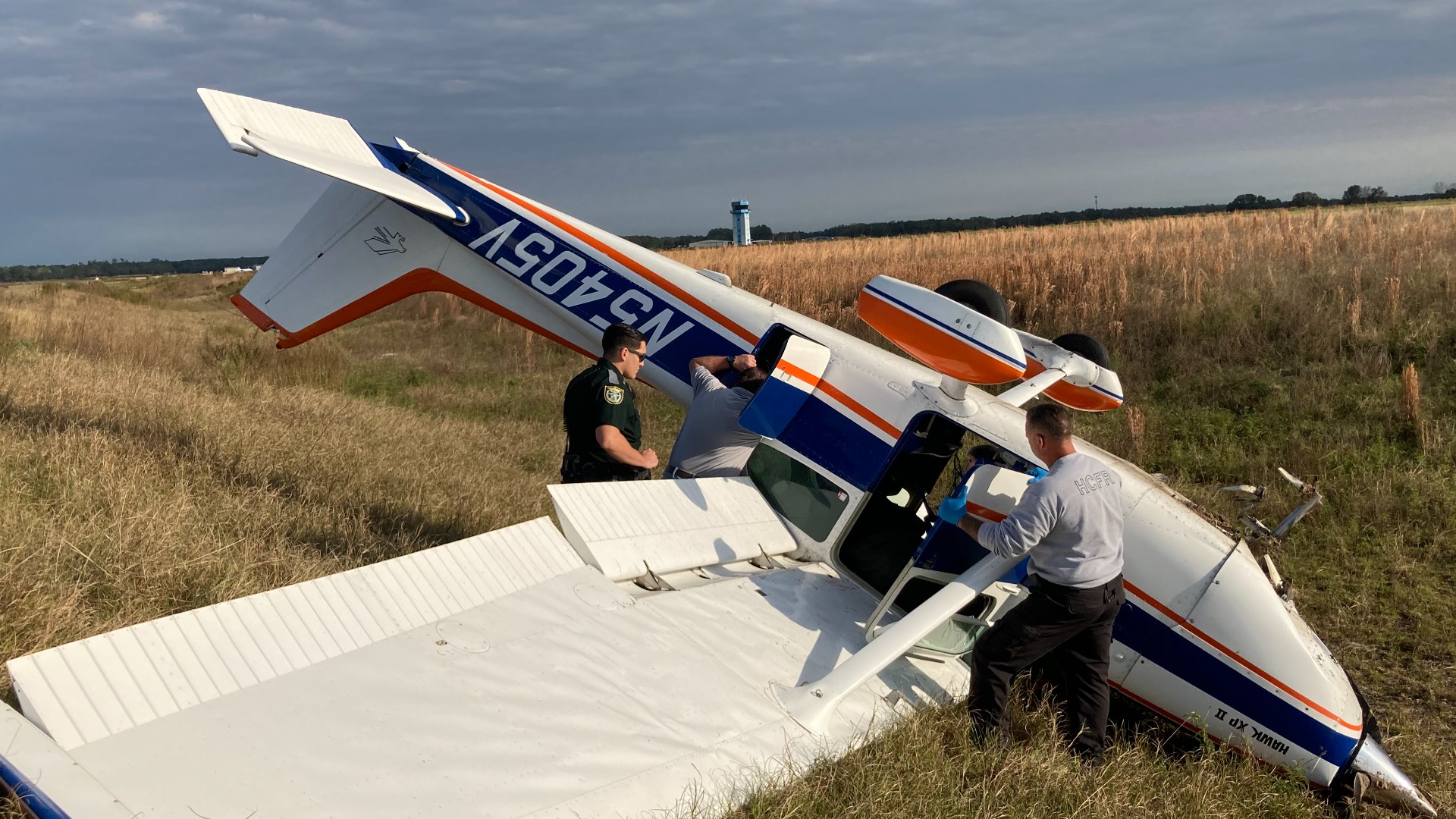 Pilot left with injuries after plane overturns in Brooksville | wtsp.com