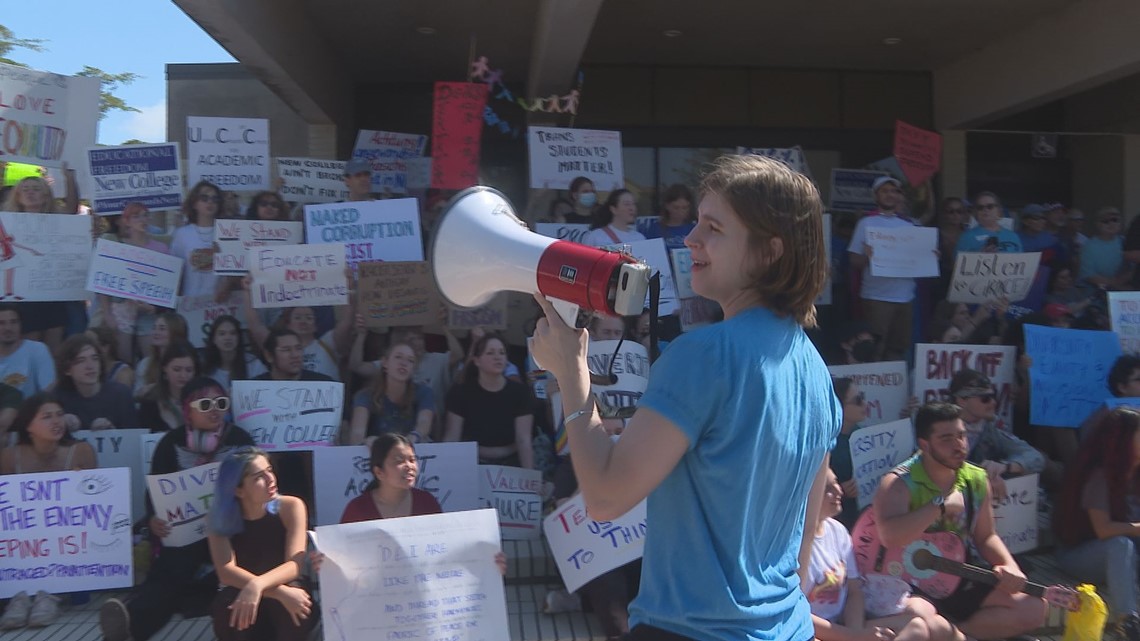 New College of Florida students, faculty rally at board meeting | wtsp.com