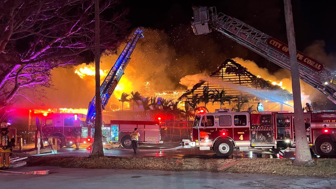 Boathouse Tiki Bar & Grill destroyed by fire in Cape Coral | wtsp.com