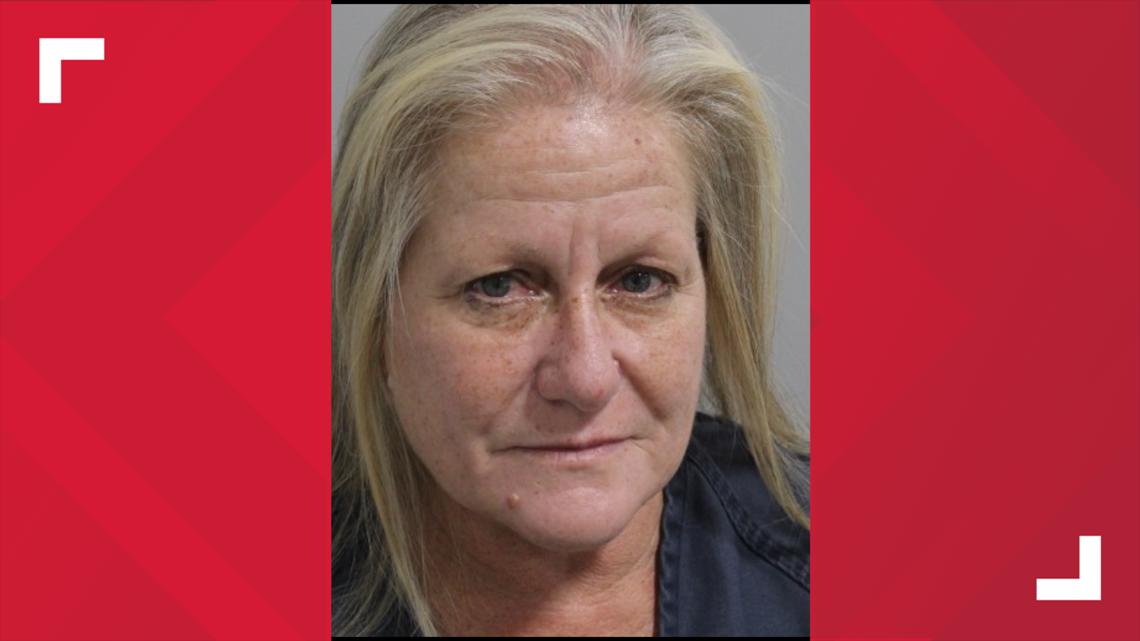 Ex-substitute teacher accused of showing explicit photos of herself to ...
