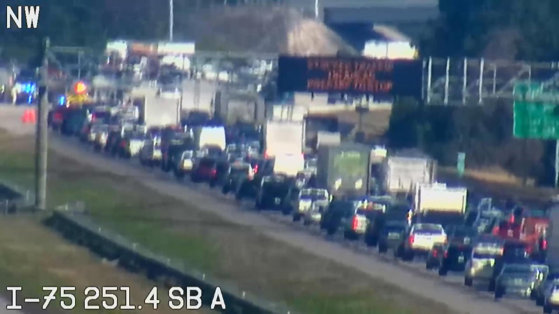 Traffic alert: Crash on I-75 N causes backups in Riverview | wtsp.com