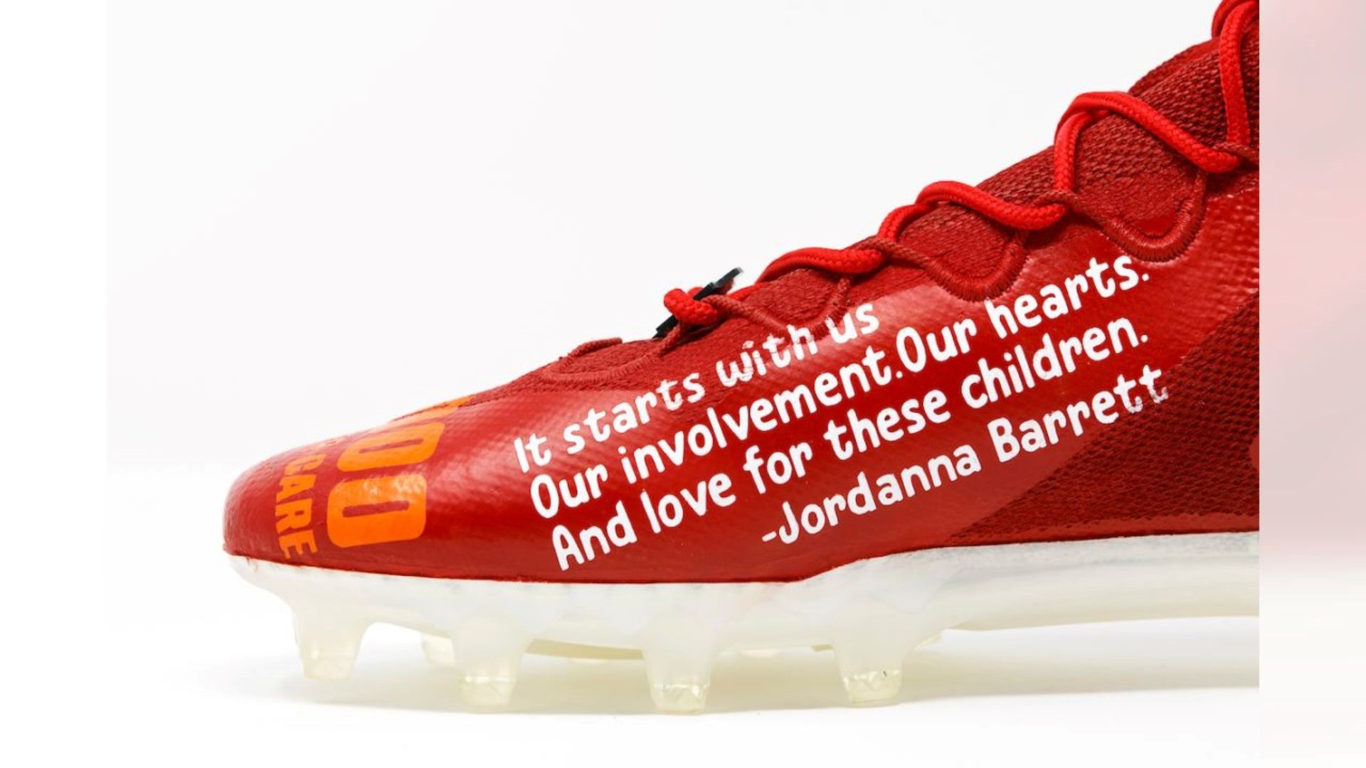 Tampa Bay Buccaneers raise money for charity with custom cleats | wtsp.com