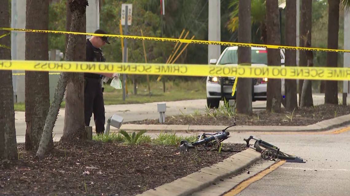 Tarpon Springs 18-year-old bicyclist killed in crash | wtsp.com