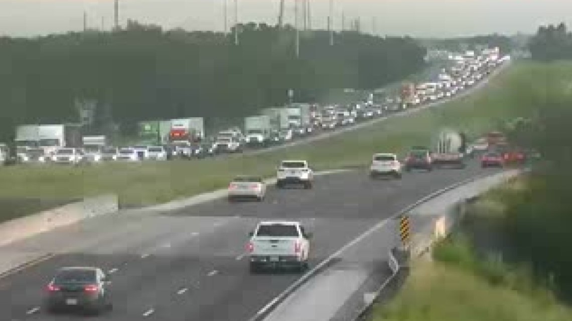 Semi overturns on I-75 in Sarasota, jams southbound traffic | wtsp.com