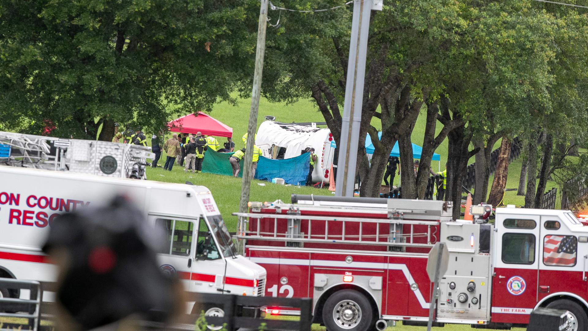 Florida bus crash: 8 killed; truck driver arrested on DUI charges | wtsp.com