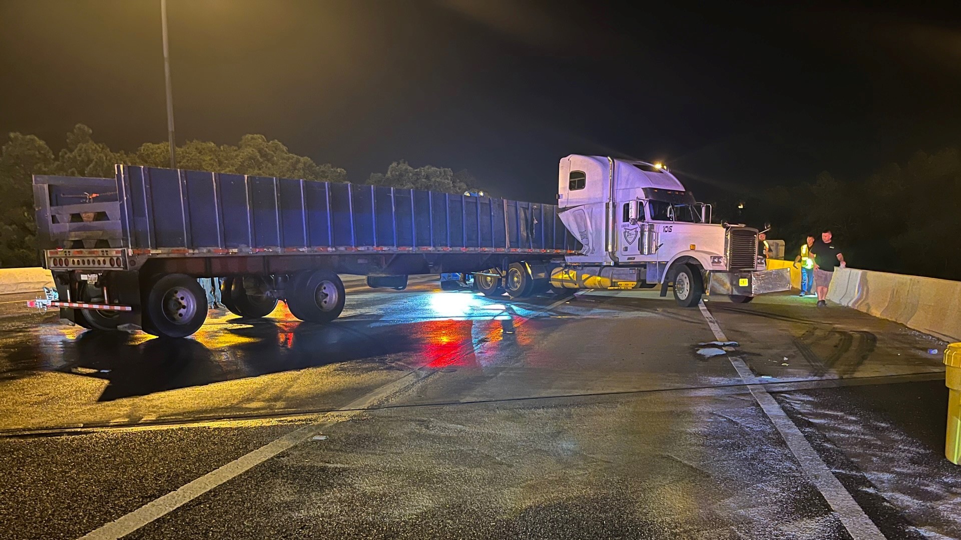 Northbound I-75 near Fowler Avenue shut down following crash | wtsp.com