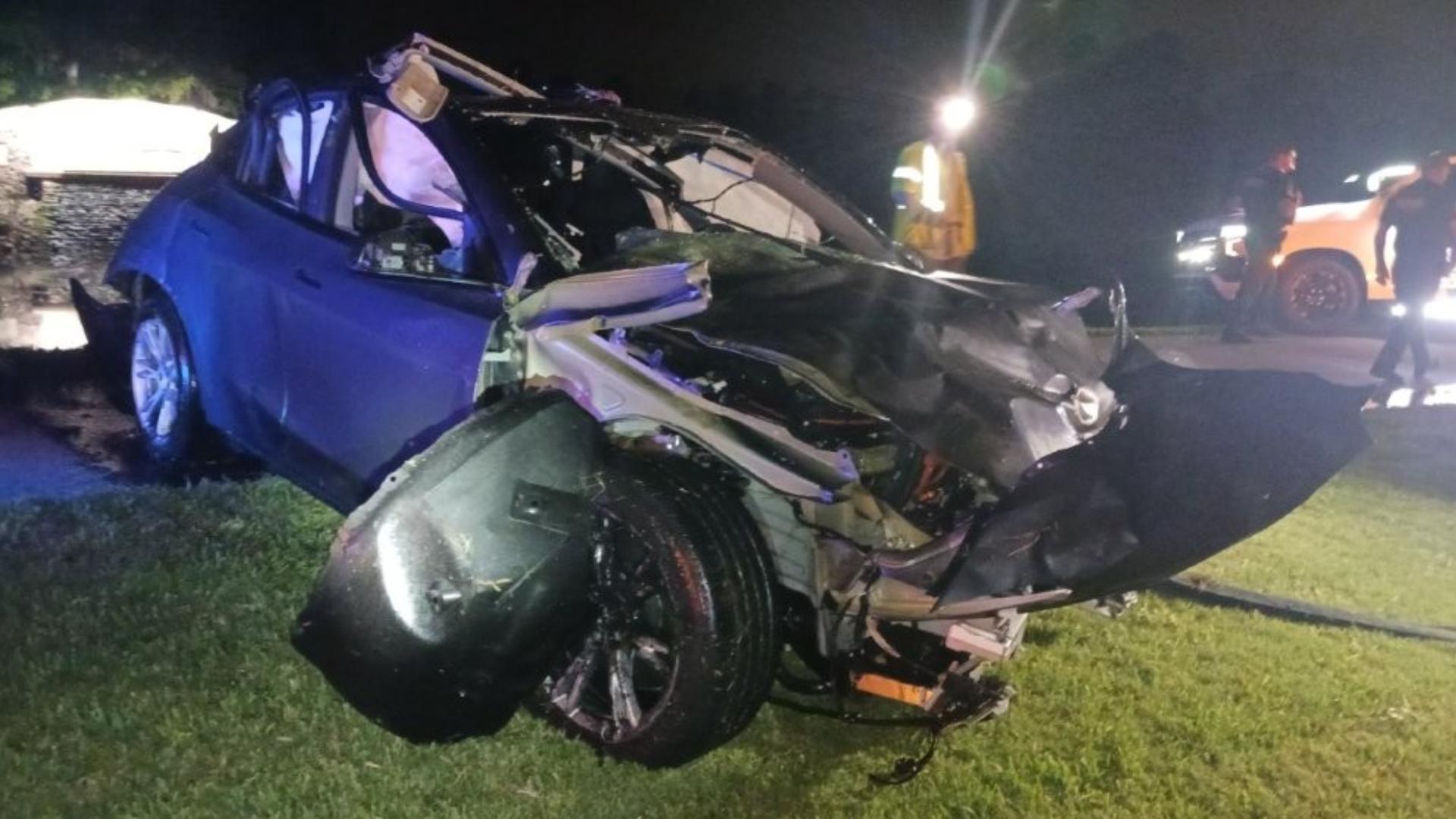 Tesla on autopilot drives into pond, killing 87-year-old driver: FHP ...