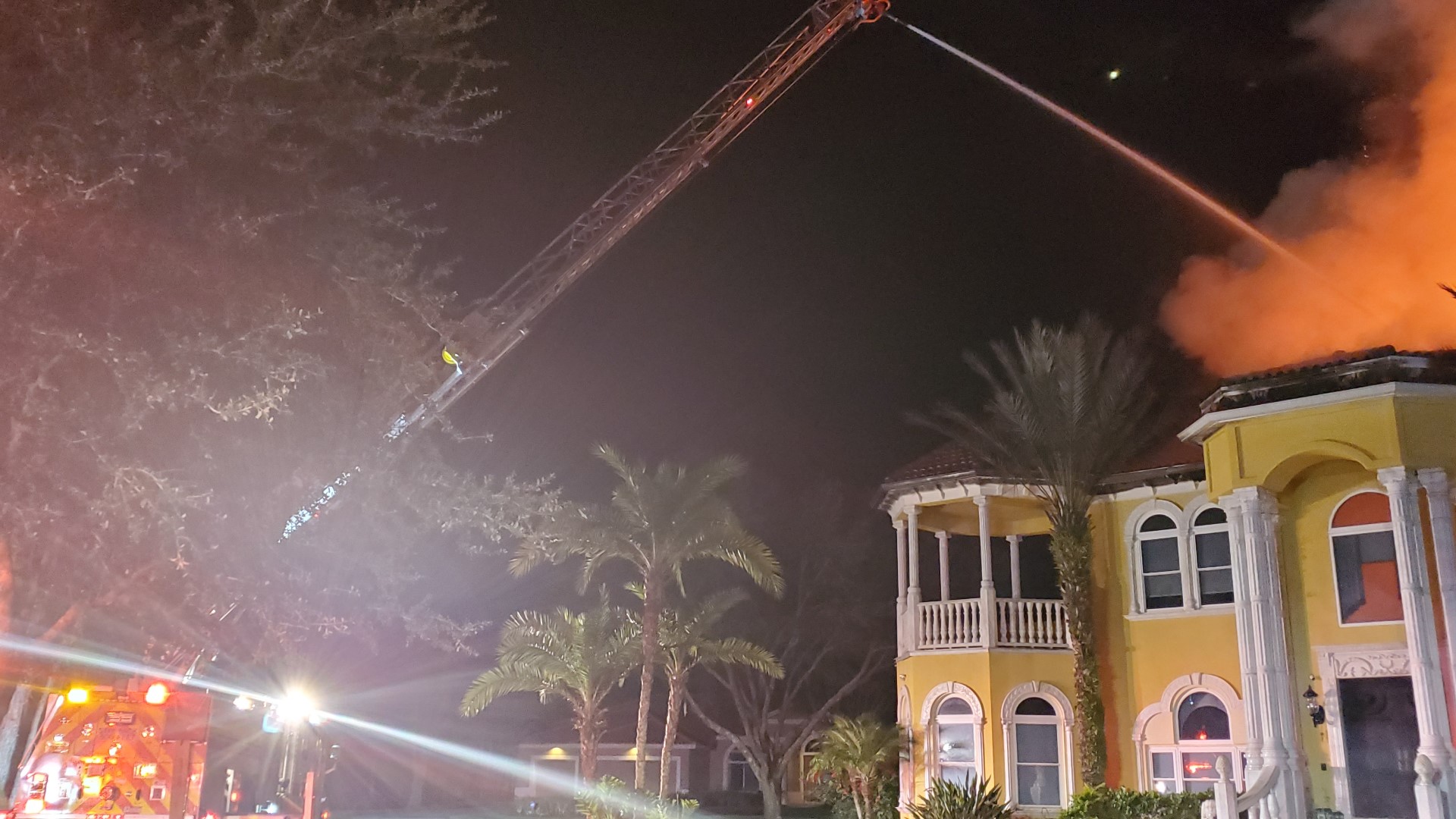 Firefighters tackle large house fire in Oldsmar | wtsp.com