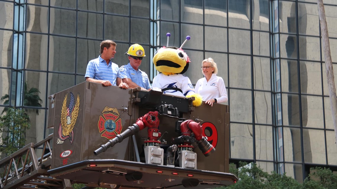 'Go Bolts' banner revealed in downtown Tampa just in time for playoffs ...