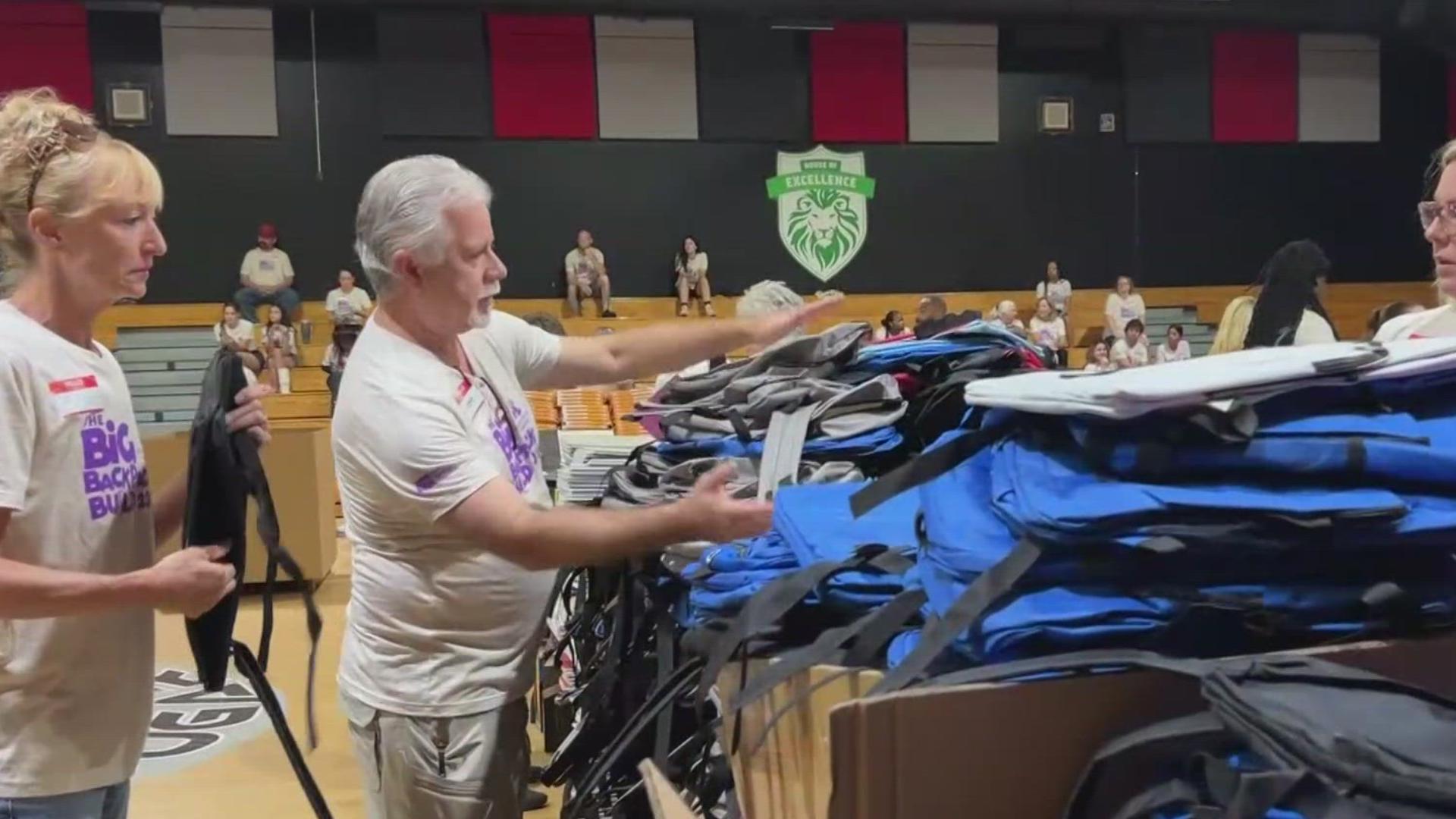 Volunteers pack 30,000 backpacks for Tampa Bay-area students | wtsp.com
