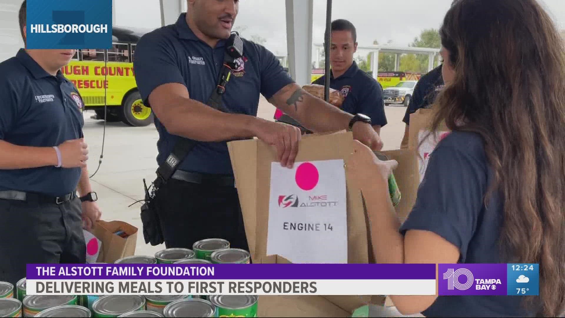 Foundation gives Thanksgiving meals to first responders | wtsp.com