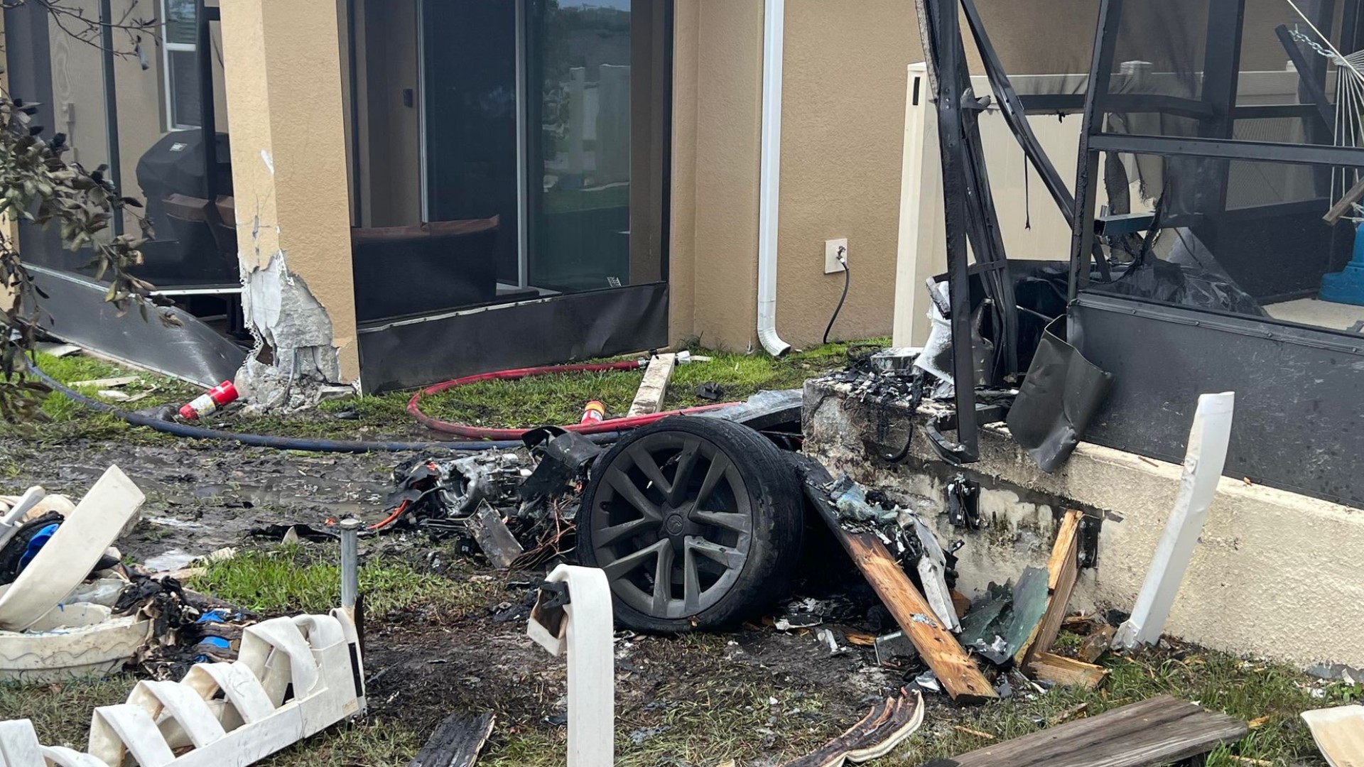Tesla crashes into Florida homes before erupting into flames | wtsp.com