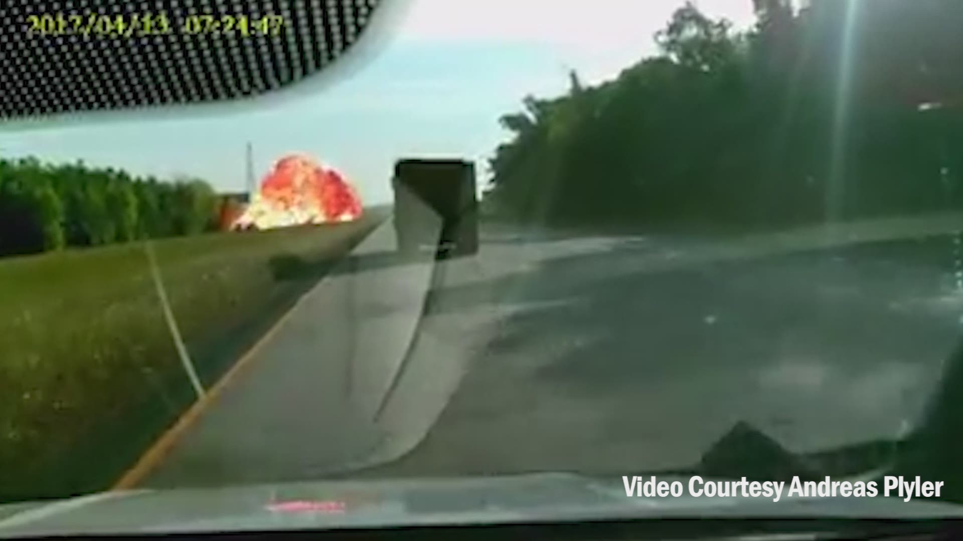 Video captures moment gas tanker explodes on I-310 | wtsp.com