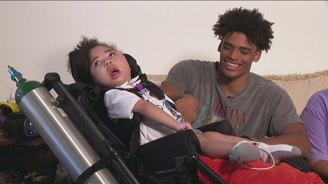 Alabama recruit's bond with brother born with rare disability | wtsp.com